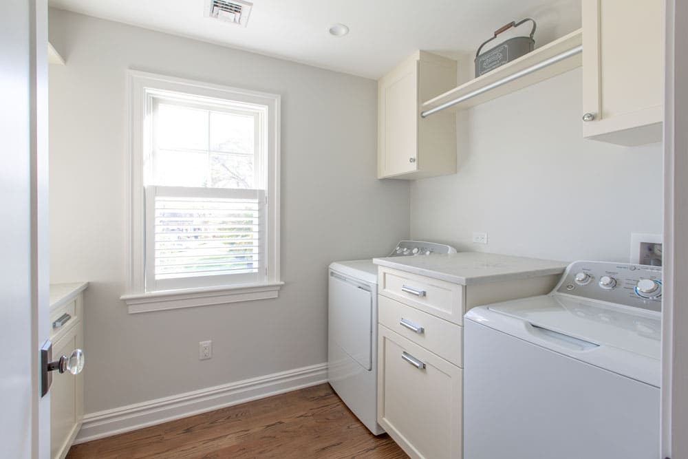 Contemporary Bar, Laundry Room & Kitchen